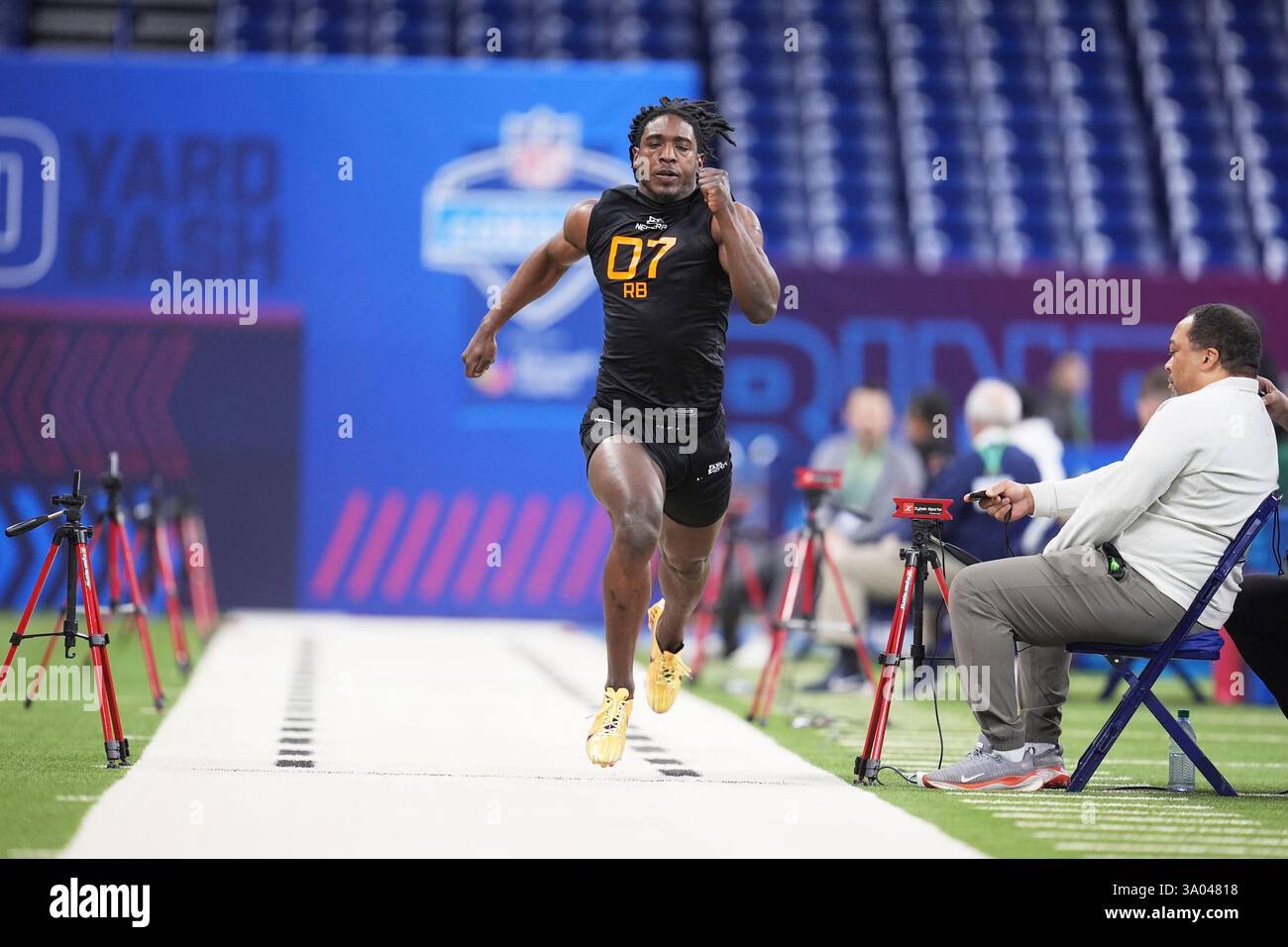 Kansas State running back DJ Giddens runs the 40-yard dash at the NFL ...
