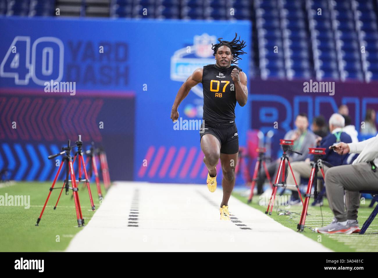 Kansas State running back DJ Giddens runs the 40-yard dash at the NFL ...