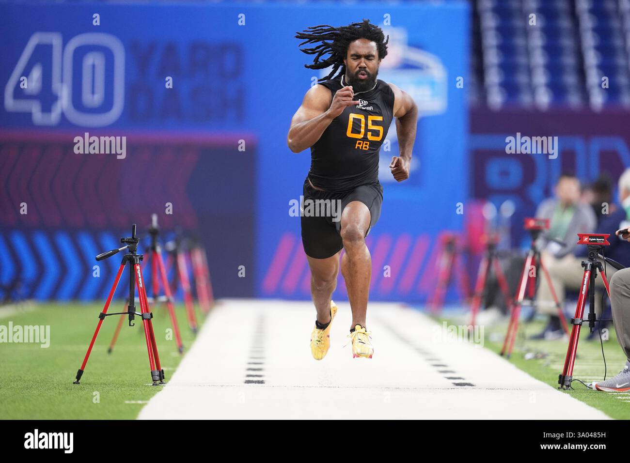 Michigan running back Donovan Edwards runs the 40-yard dash at the NFL ...