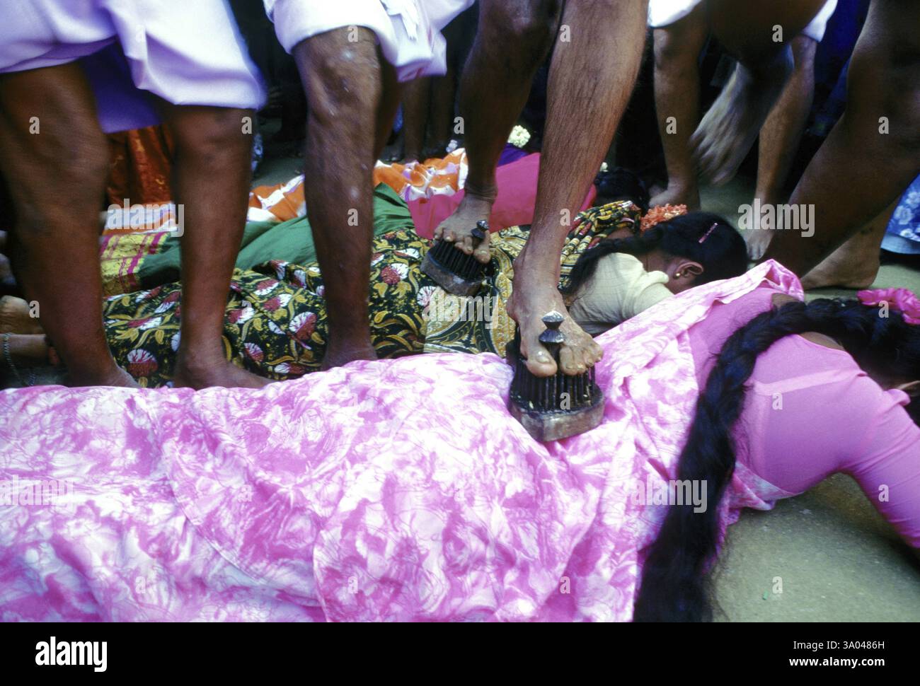 Female legs in walking near hi-res stock photography and images - Alamy