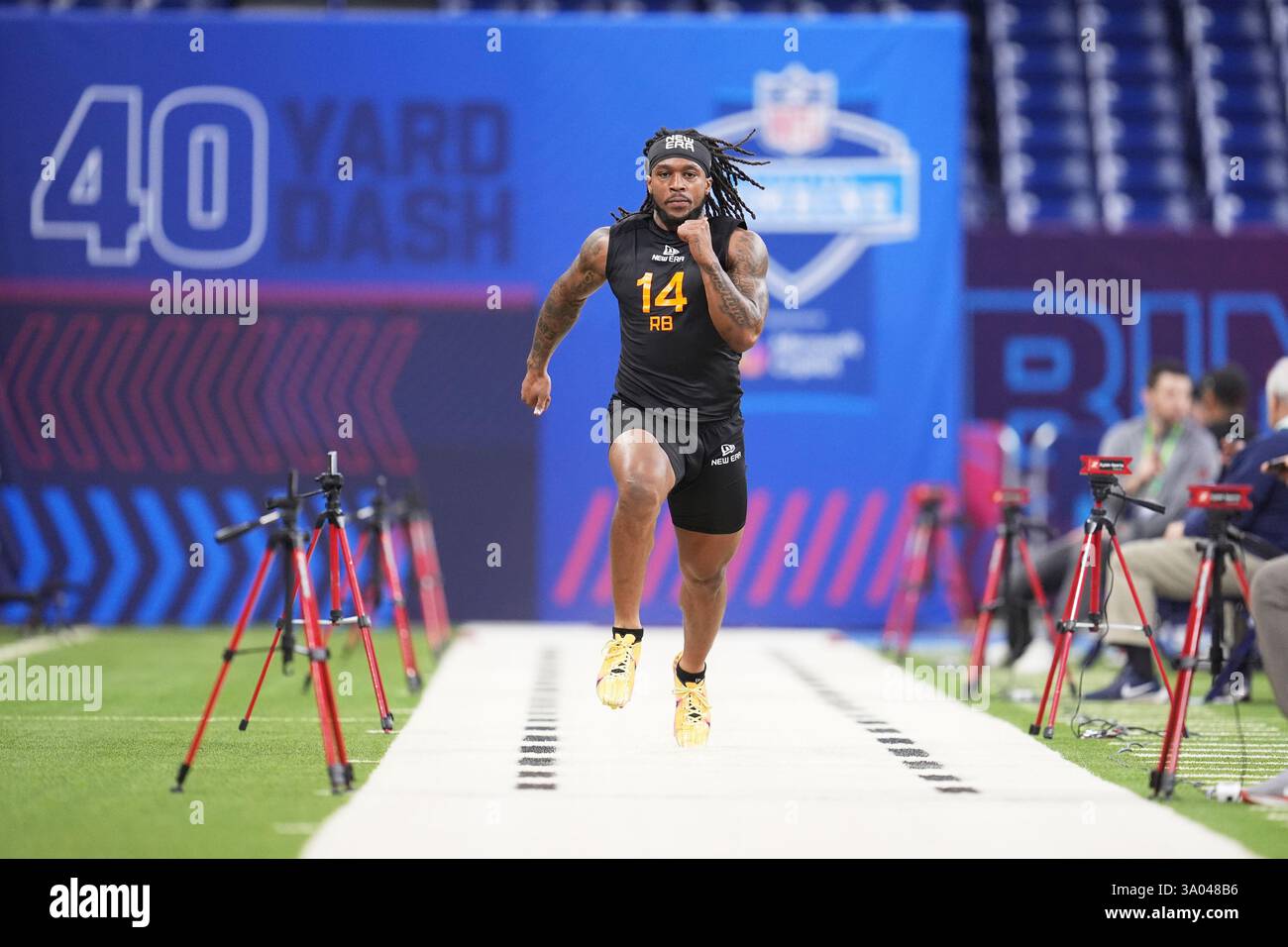 Oregon running back Jordan James runs the 40-yard dash at the NFL ...