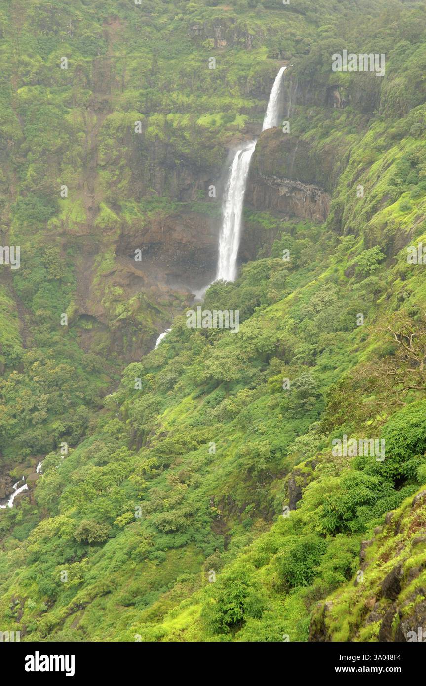 Lingmala waterfall in monsoon with greenery at Mahabaleshwar ...