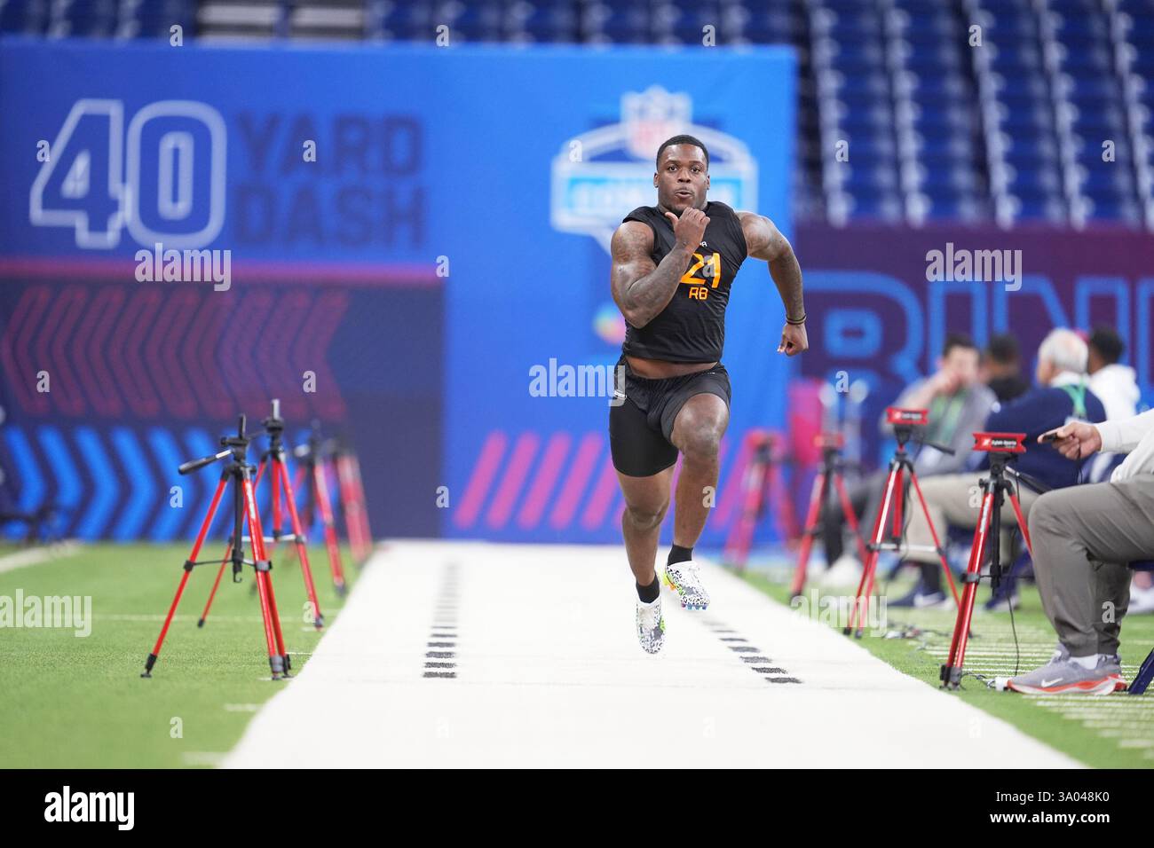 Southern California running back Woody Marks runs the 40-yard dash at ...