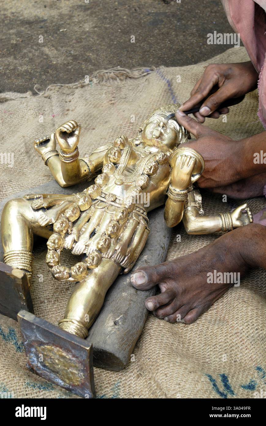Man making bronze sculpture, Irinjalakuda, Kerala, India, Asia Stock ...