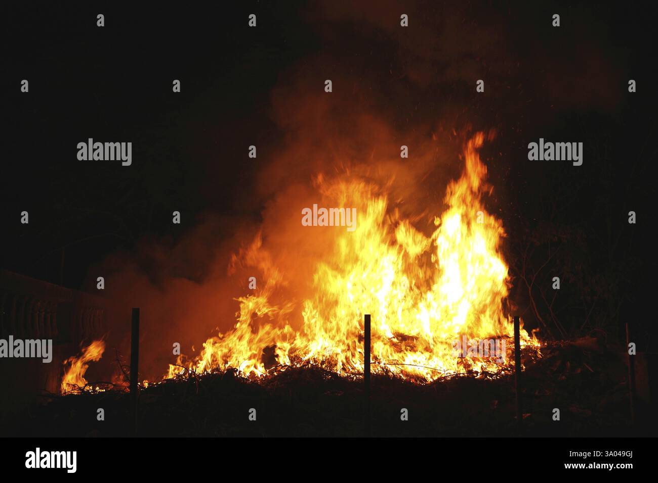 Garbage on fire Stock Photo - Alamy