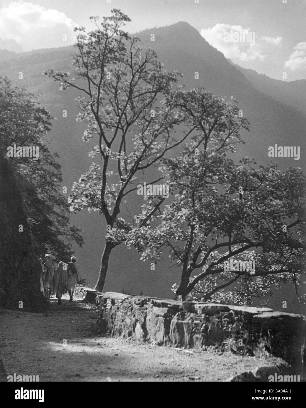 People walking ridge on Black and White Stock Photos & Images - Alamy