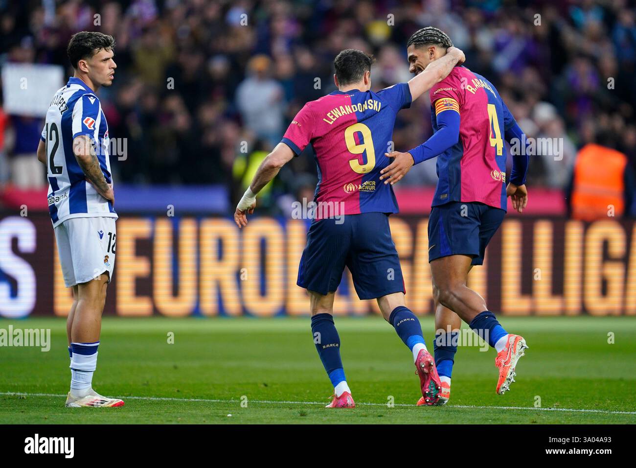 Robert Lewandowski of FC Barcelona celebrates the 4-0 during the La ...