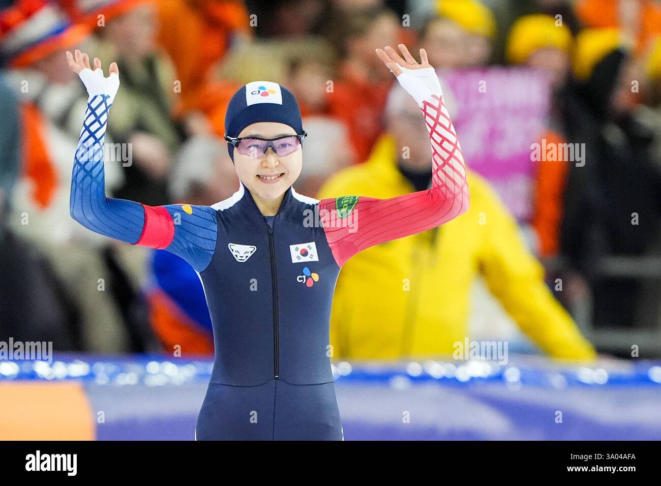 HEERENVEEN, NETHERLANDS - MARCH 2: Min-Sun Kim of Republic of Korea ...