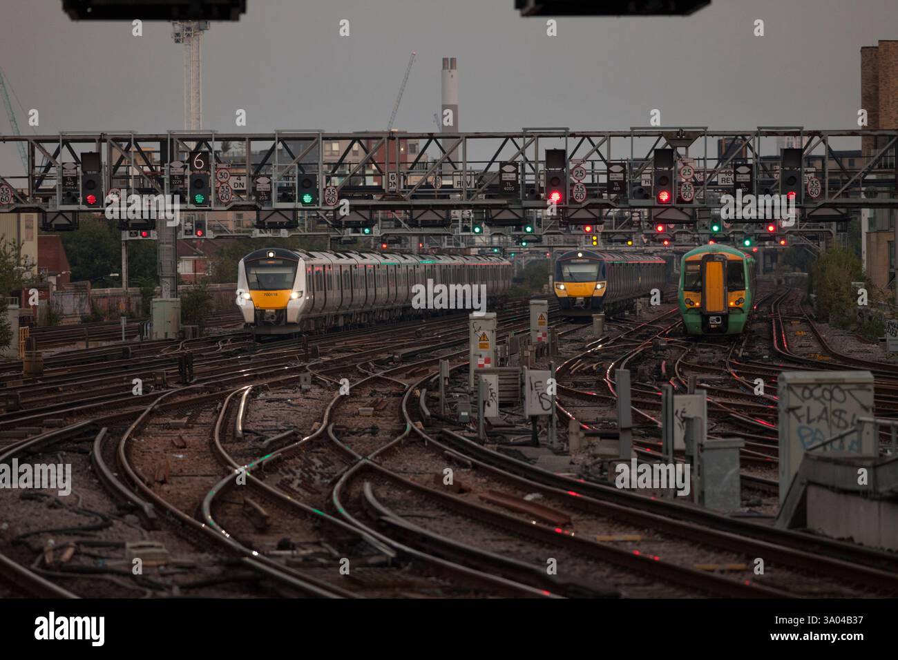 Southeastern class 707 hi-res stock photography and images - Alamy