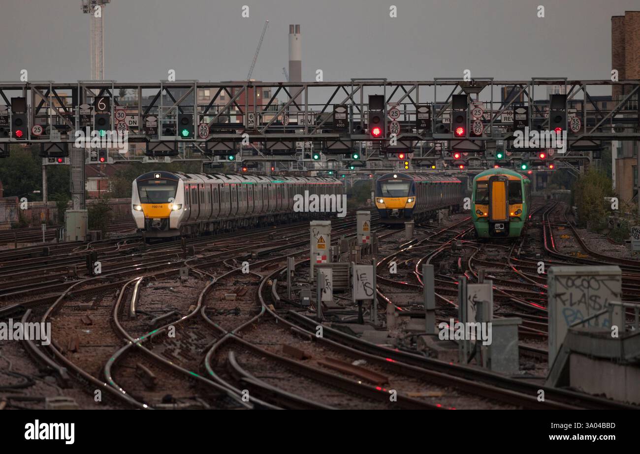 Govia Thames link GTR class 700 at London Bridge with Southern class ...