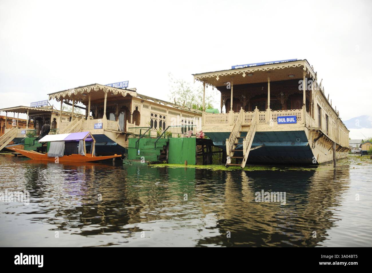 Houseboat and canoe shikara in dal lake, Srinagar, Jammu and Kashmir ...