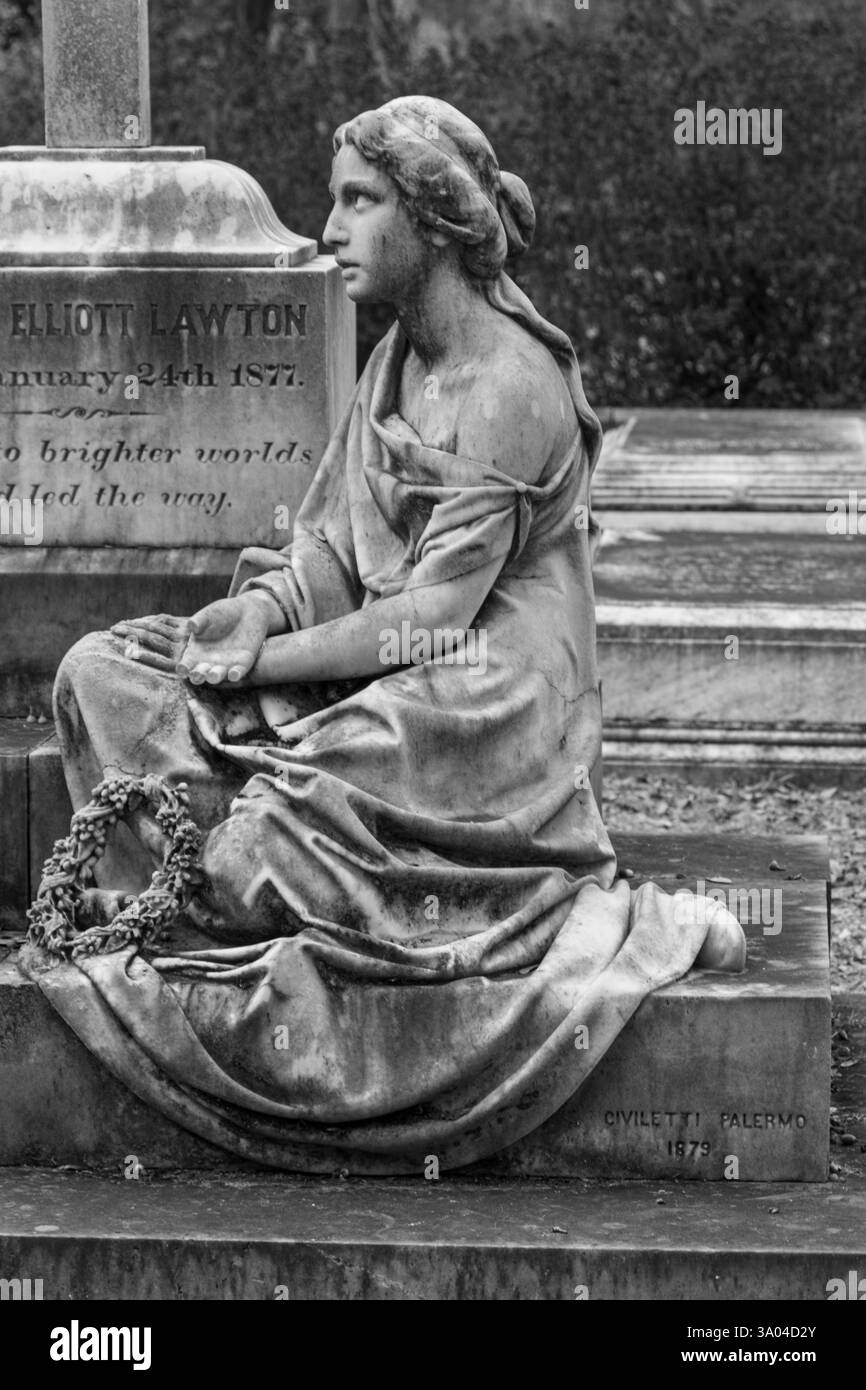 Woman statue on Lawton family cemetery monument Stock Photo - Alamy