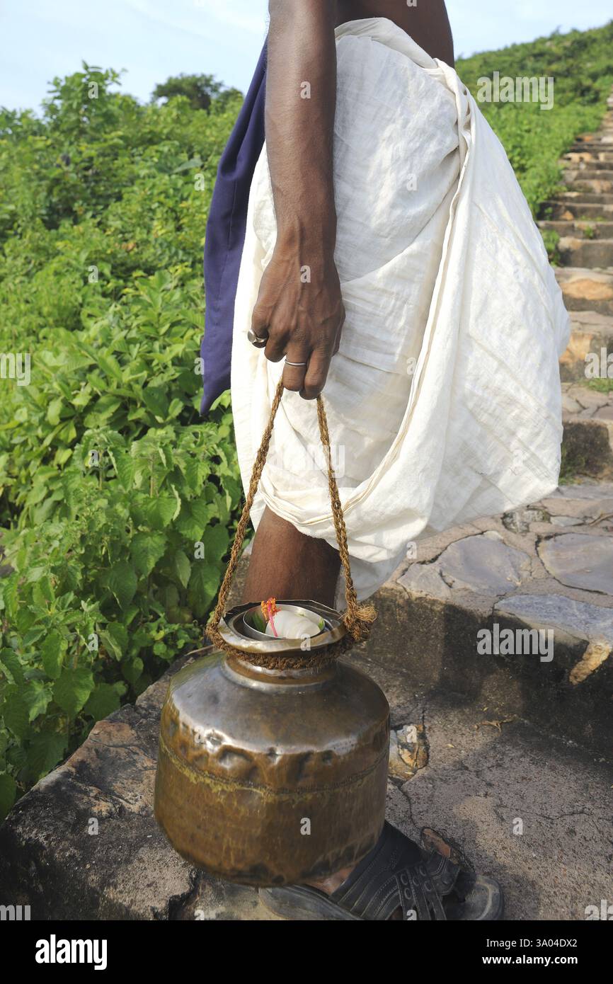 Indian pujari hi-res stock photography and images - Alamy