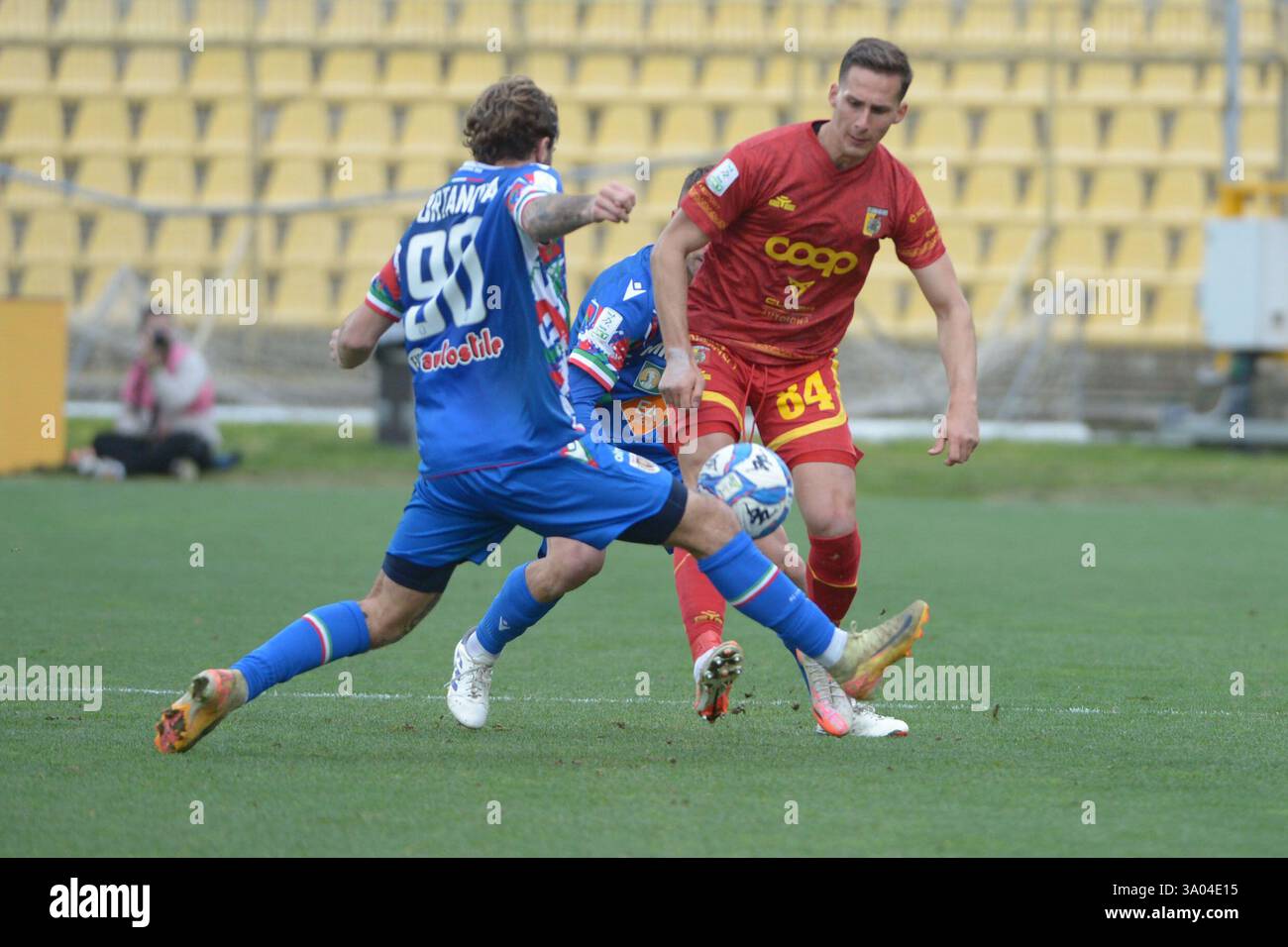 Catanzaro, Italy. 02nd Mar, 2025. Stadio Nicola Ceravolo. Catanzaro ...