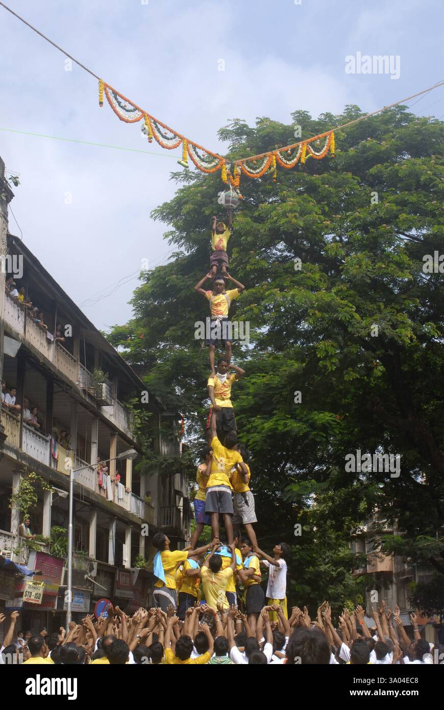 Human pyramid trying to break dahi handi on janmashtami festival at ...