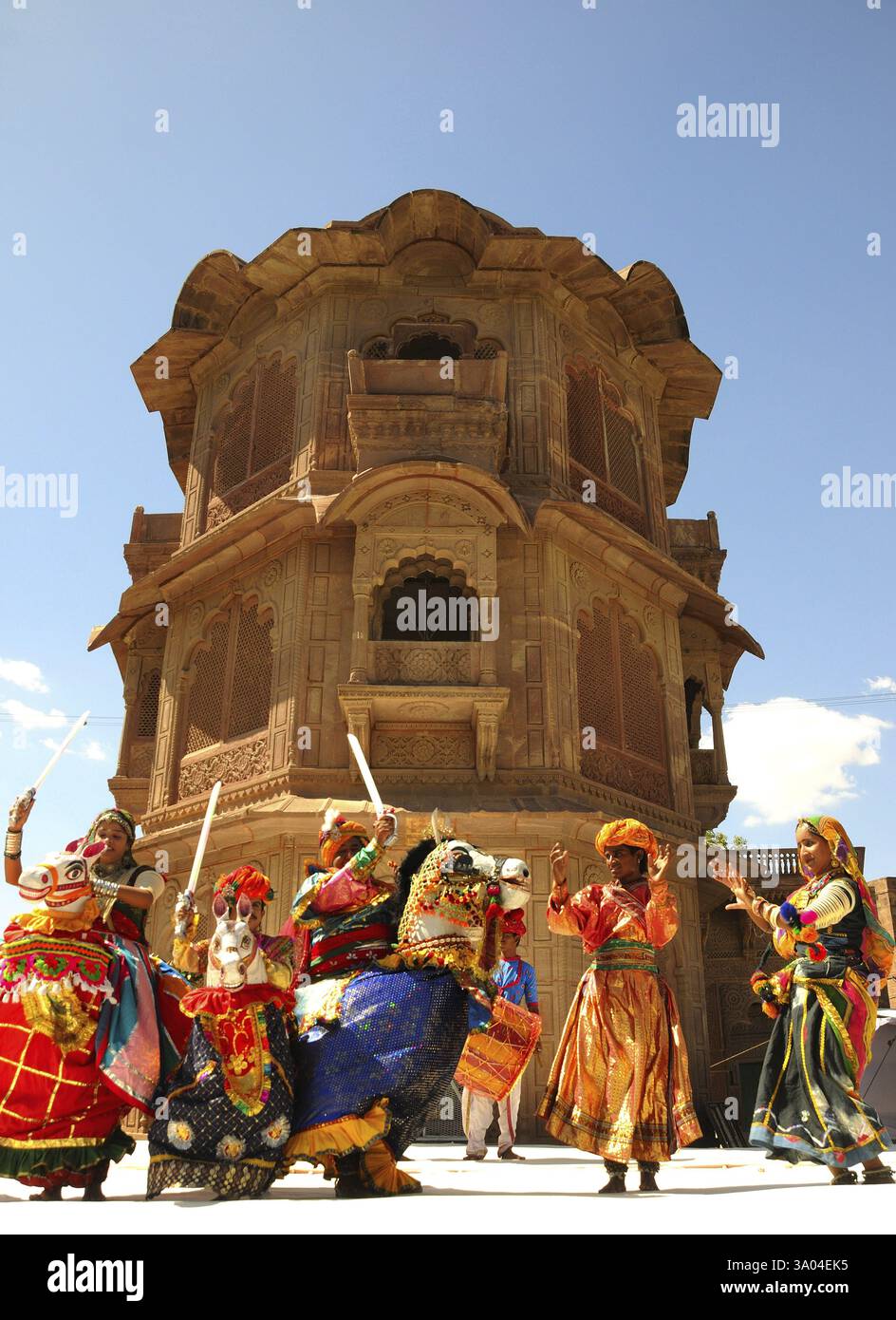 Folk dancers kachhi ghodi at ek thamba mahal, Mandore, Jodhpur ...