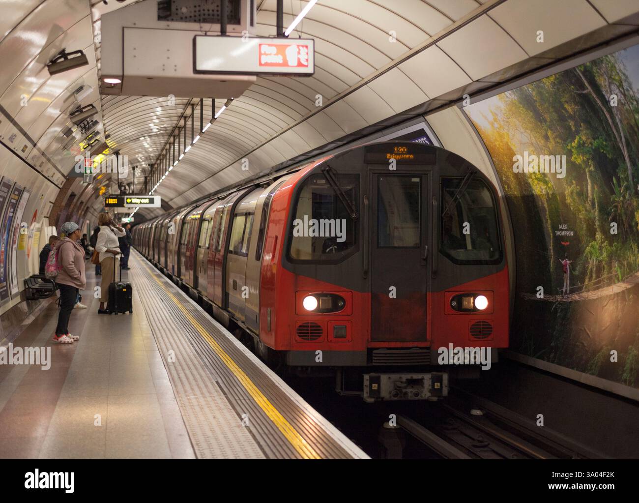 London Underground 1995 stock Northern line train at Angel station with ...