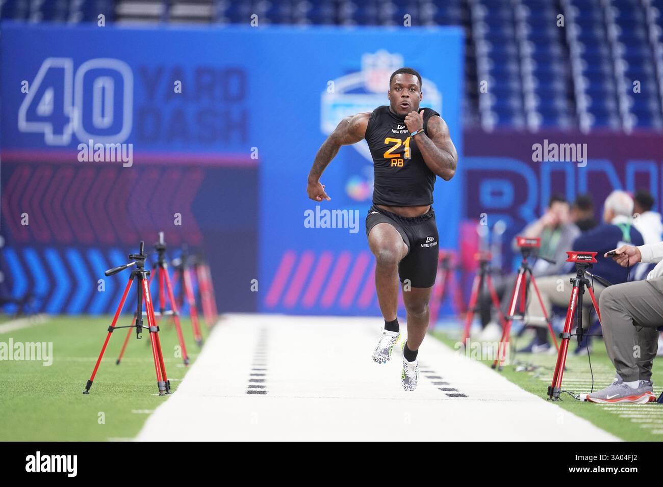 Southern California running back Woody Marks runs the 40-yard dash at ...