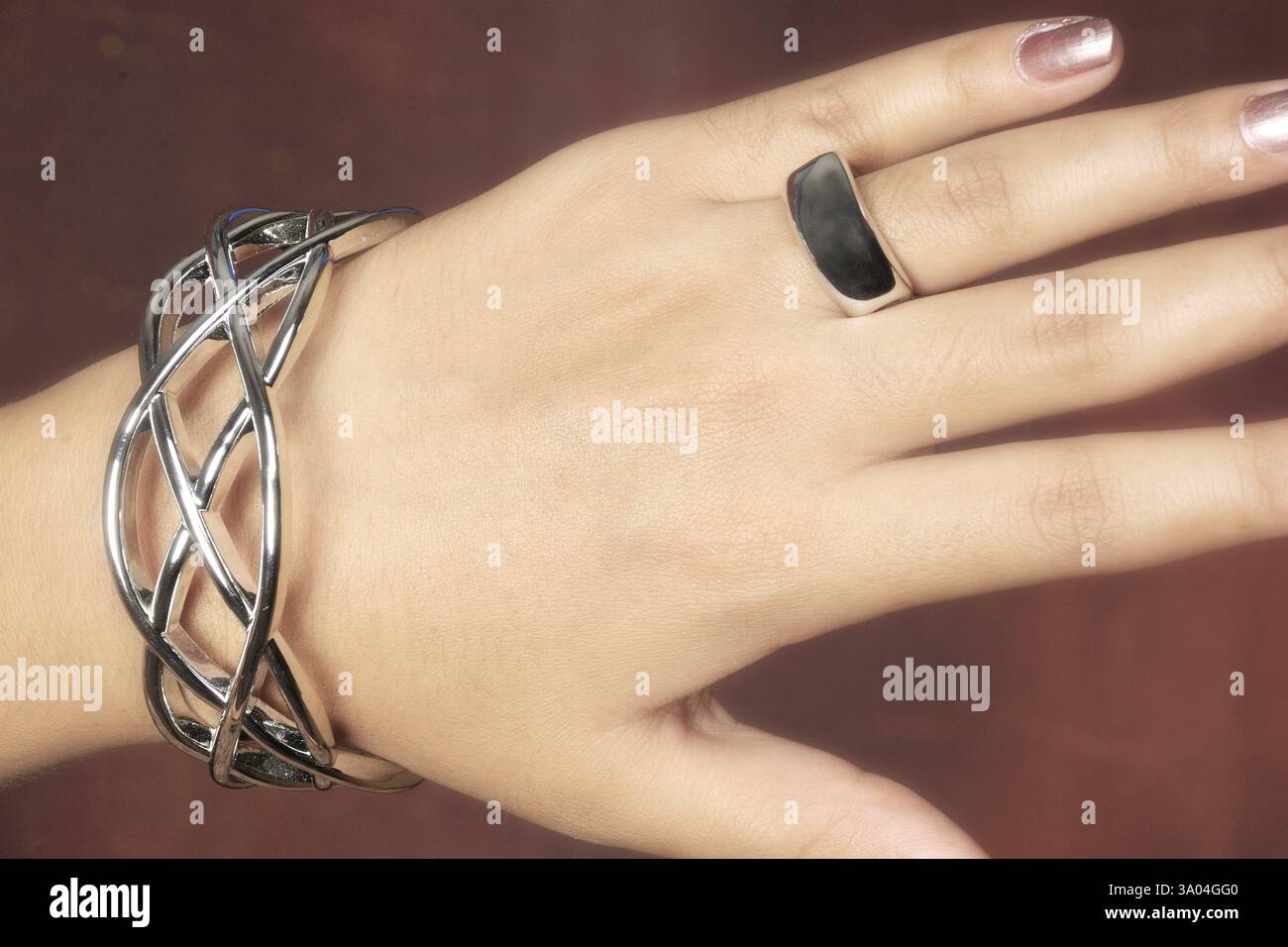 Indian metal bangles hi-res stock photography and images - Alamy