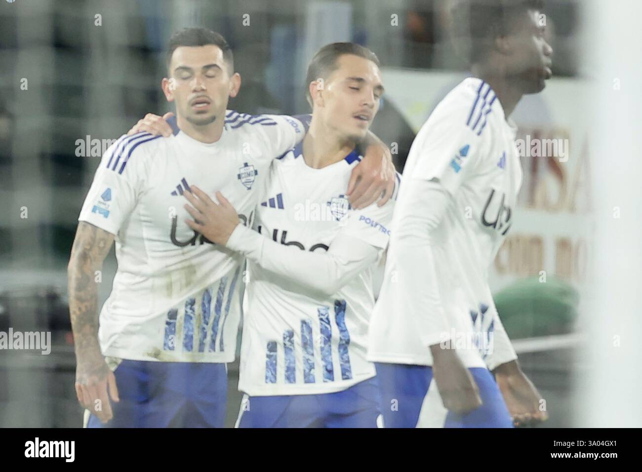 Rome, Italy. 02nd Mar, 2025. Comoâ??s French midfielder Lucas Da Cunha ...