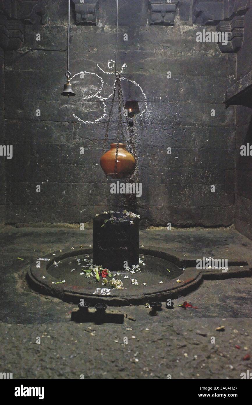 Shivlinga in Hemadpanti Gondeshvar Shiva temple built in eleventh ...