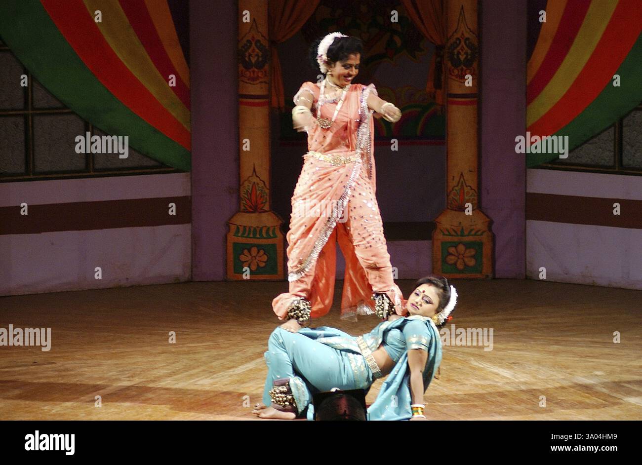 Lavni dance, traditional Maharashtrian dance Mumbai Bombay, Maharashtra ...