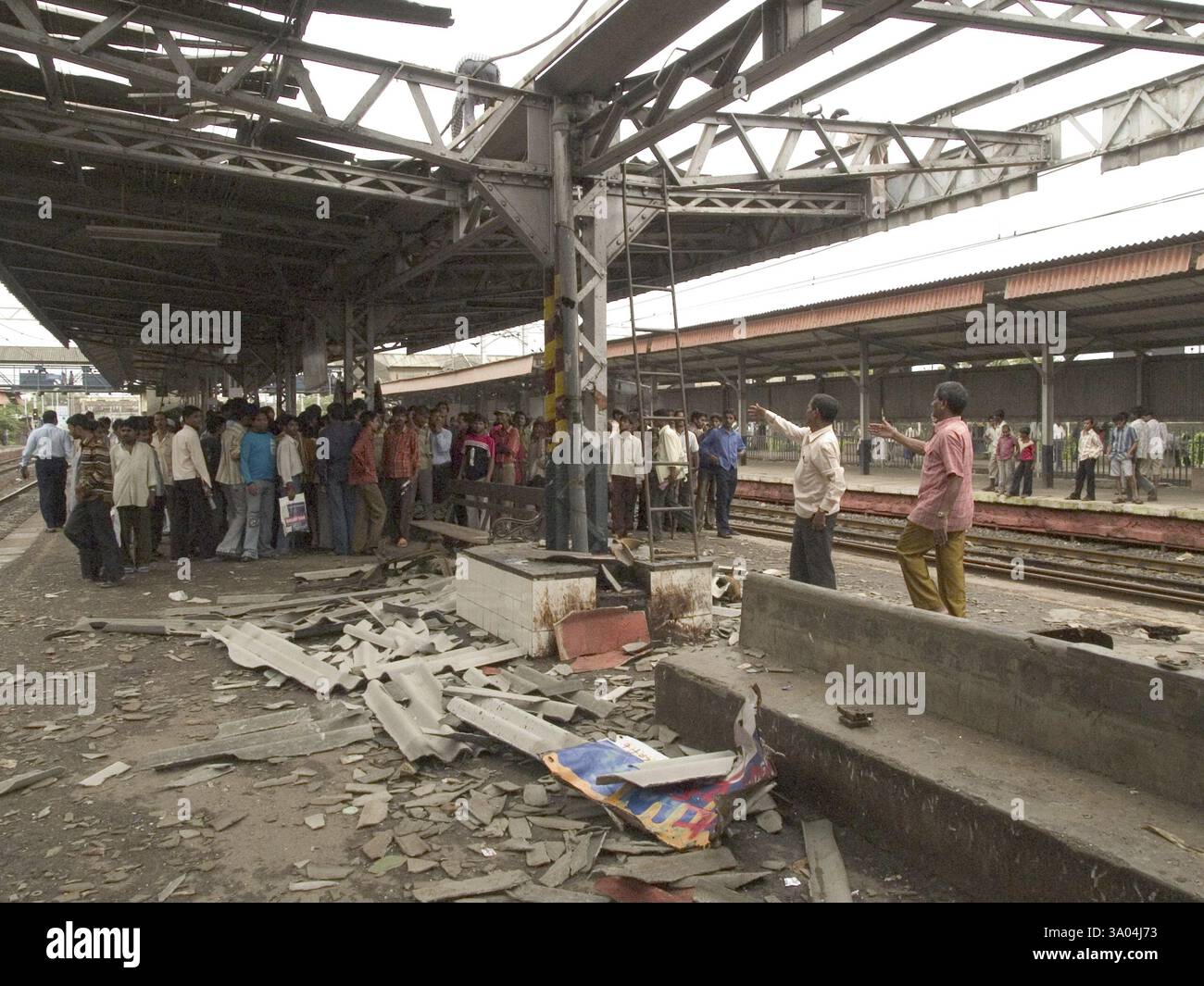 Bombay Bomb blast at Mahim Railway Station on 11- 07- 2006, Bombay ...