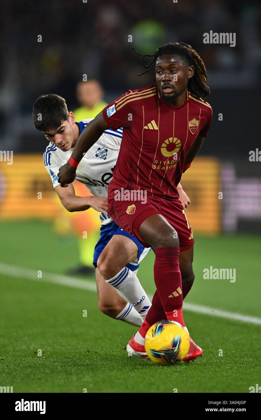 Álex Valle of Como 1907 and Manu Koné of A.S. Roma are in action during ...