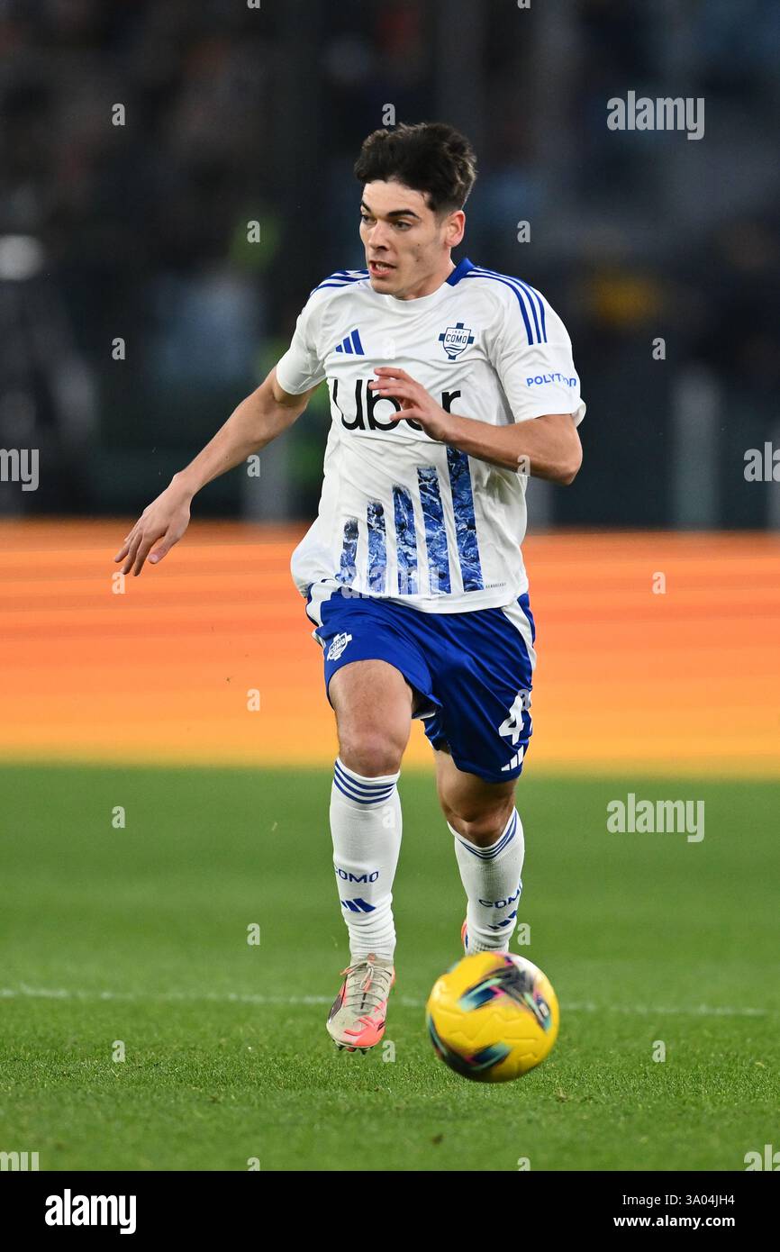 Álex Valle of Como 1907 is in action during the 27th day of the Serie A ...