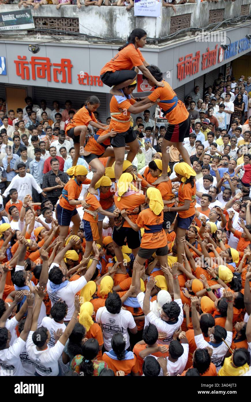 Girls arranging human pyramid on janmashtami gokulashtami, Bombay ...