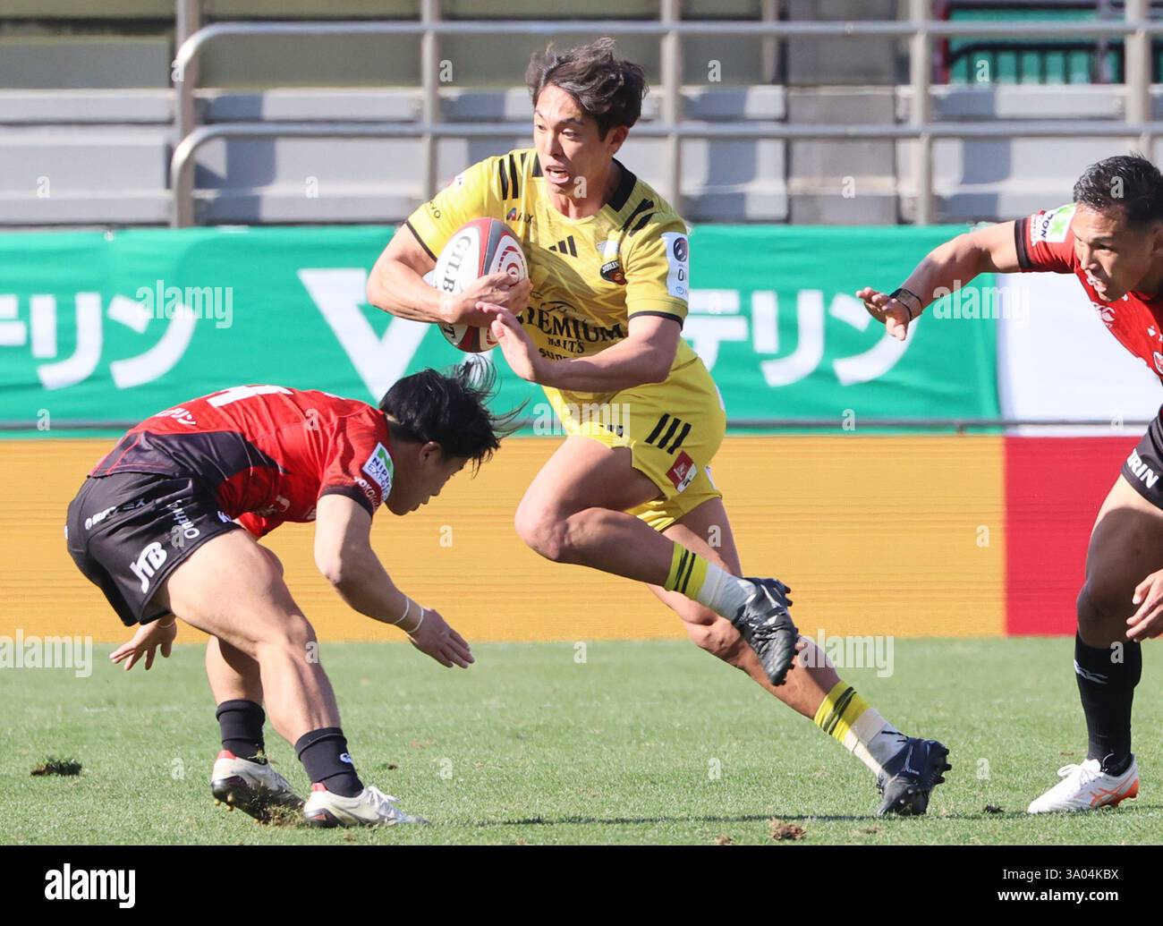 Tokyo, Japan. 2nd Mar, 2025. Tokyo Suntory Sungoliath full back Ryosuke Kawase carries the ball ...