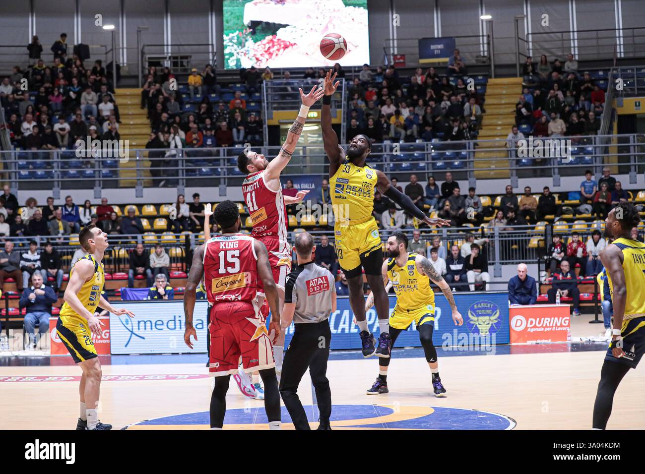 #41 Simone Zanotti (Carpegna Prosciutto Basket Pesaro) and #33 Ife ...