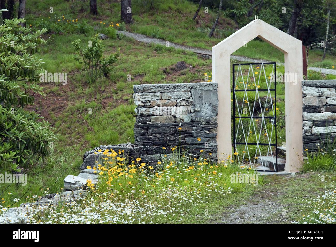 Garden gate at narayanashram uttarakhand India Asia Stock Photo - Alamy