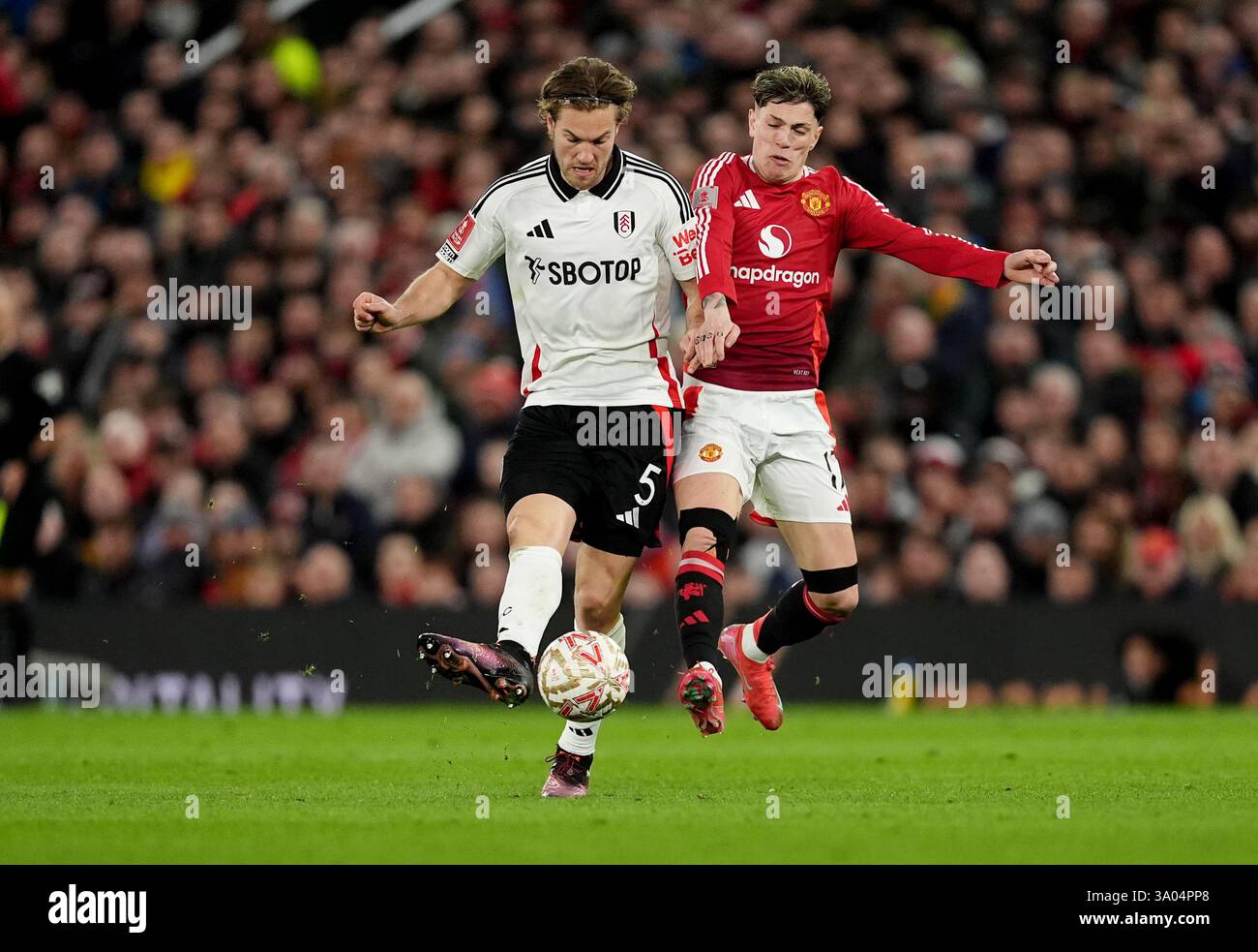 Fulham's Joachim Andersen (left) and Manchester United's Alejandro ...