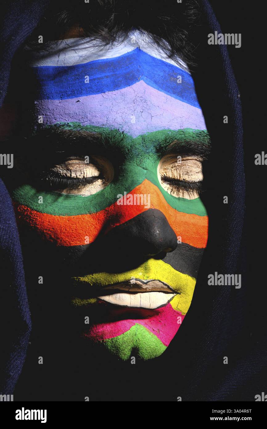 Many faces on photos hi-res stock photography and images - Alamy