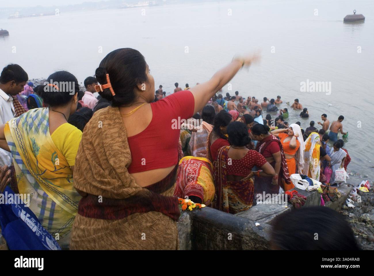 Bengalese celebrating Kartik Purnima (Full Moon) at Babu Ghat, Kolkata ...