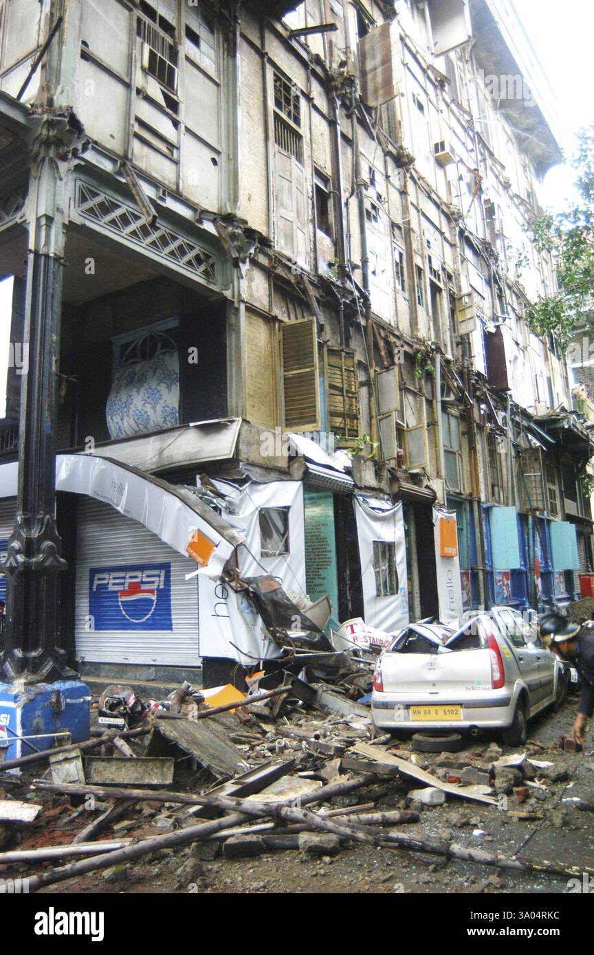 Heritage building Esplanade Mansion collapse debris fallen on vehicles ...