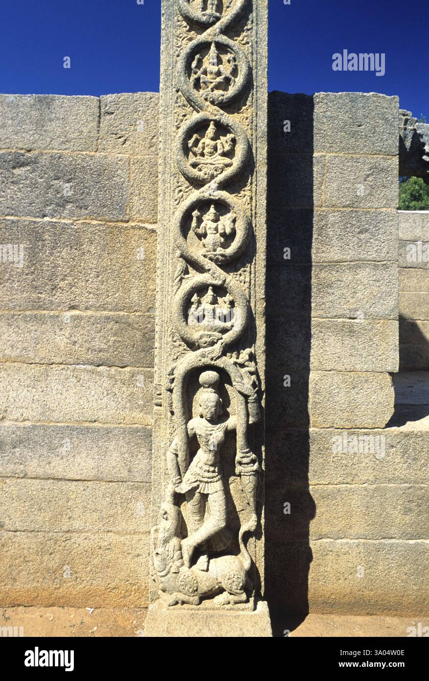 Statues in rayar gopuram in Mahabalipuram Mamallapuram, Tamil Nadu ...