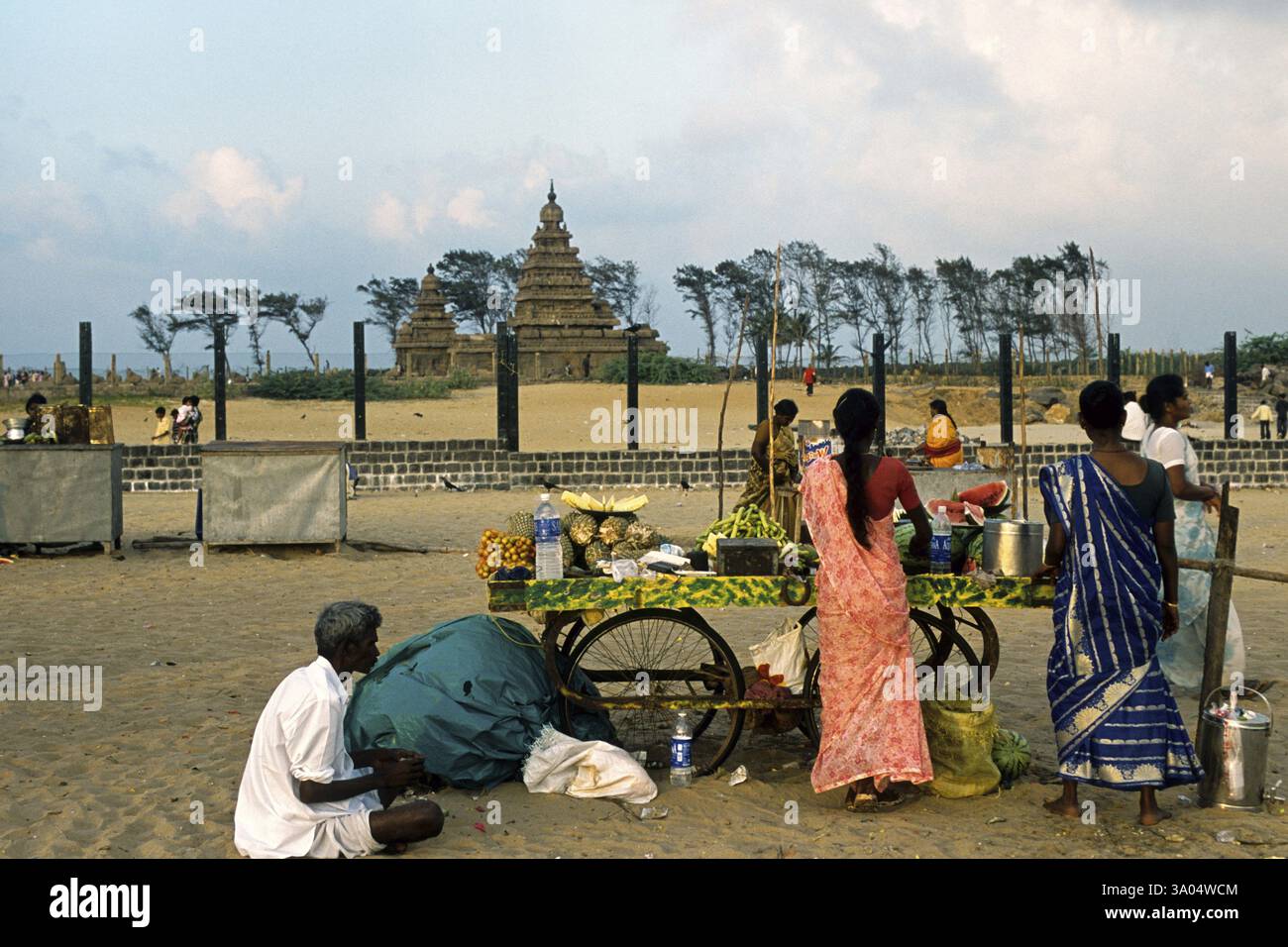 Shore temple in Mahabalipuram Mamallapuram, Tamil Nadu, India, Asia ...
