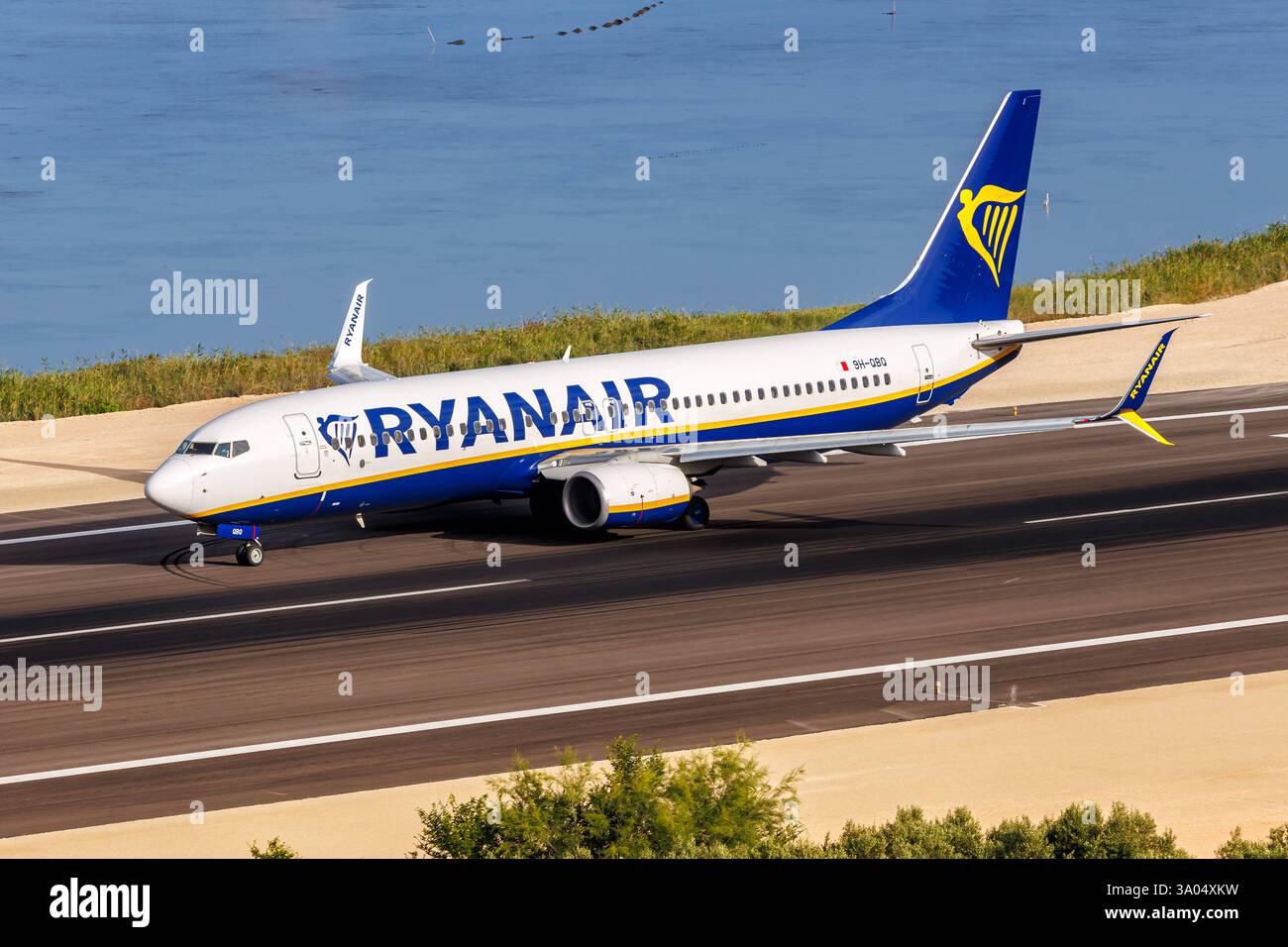 Ryanair Boeing 737-800 Flugzeug Flughafen Korfu in Griechenland Korfu ...