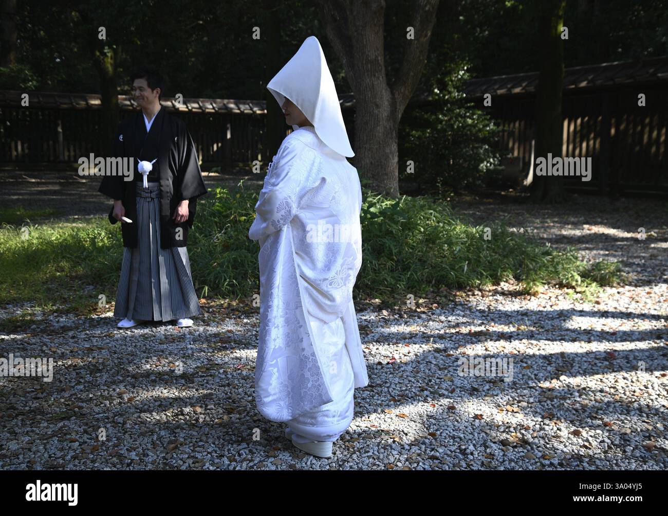 Japanese couple on their Shinto wedding ceremony at Meiji Jingu ...