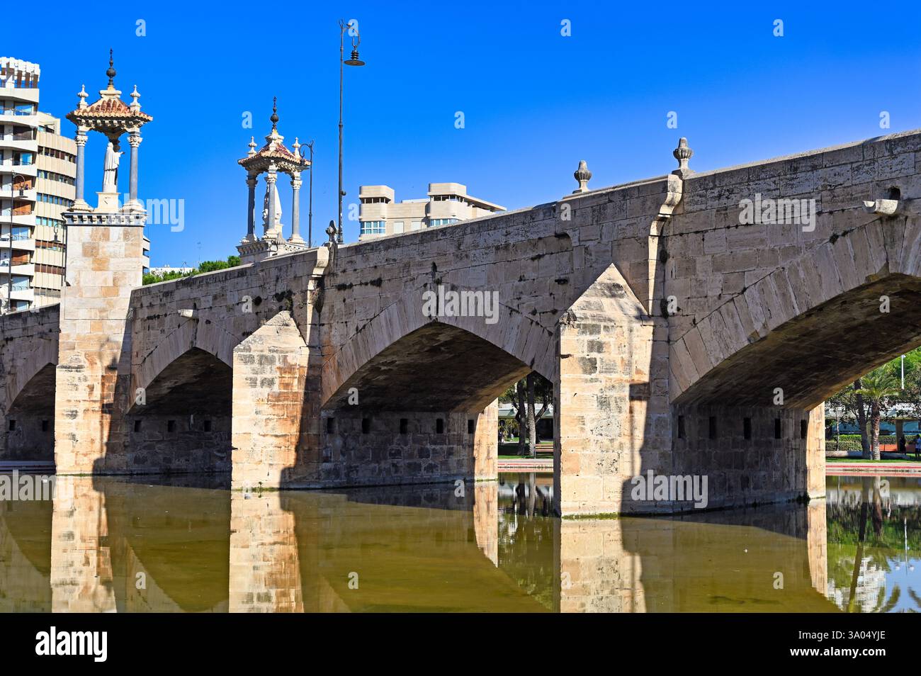 Pont del Mar pedestrian stone bridge in Valencia, summertime Stock ...