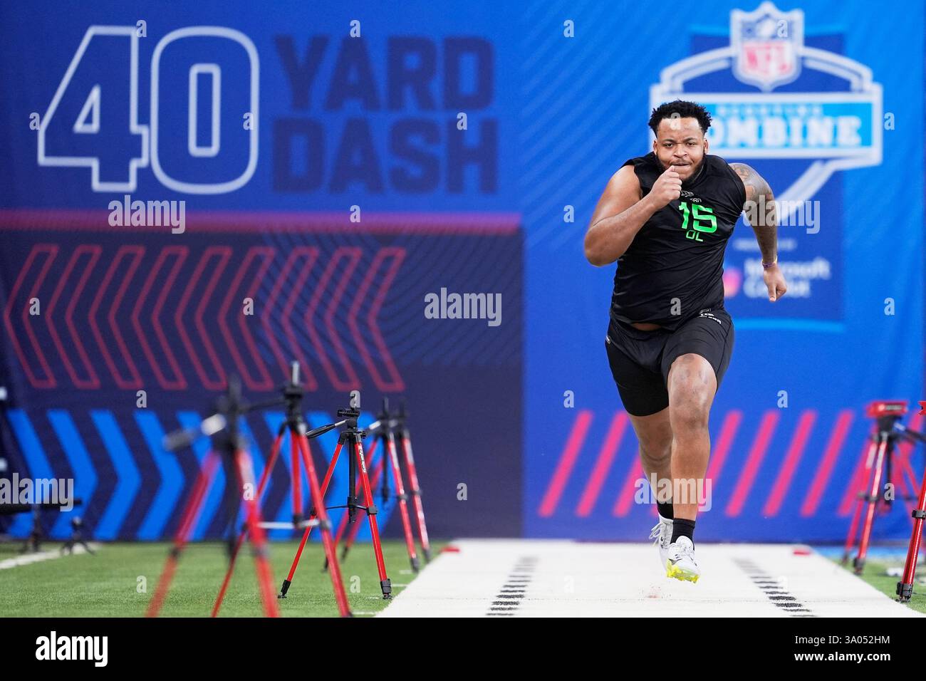 LSU offensive lineman Miles Frazier runs the 40-yard dash at the NFL ...