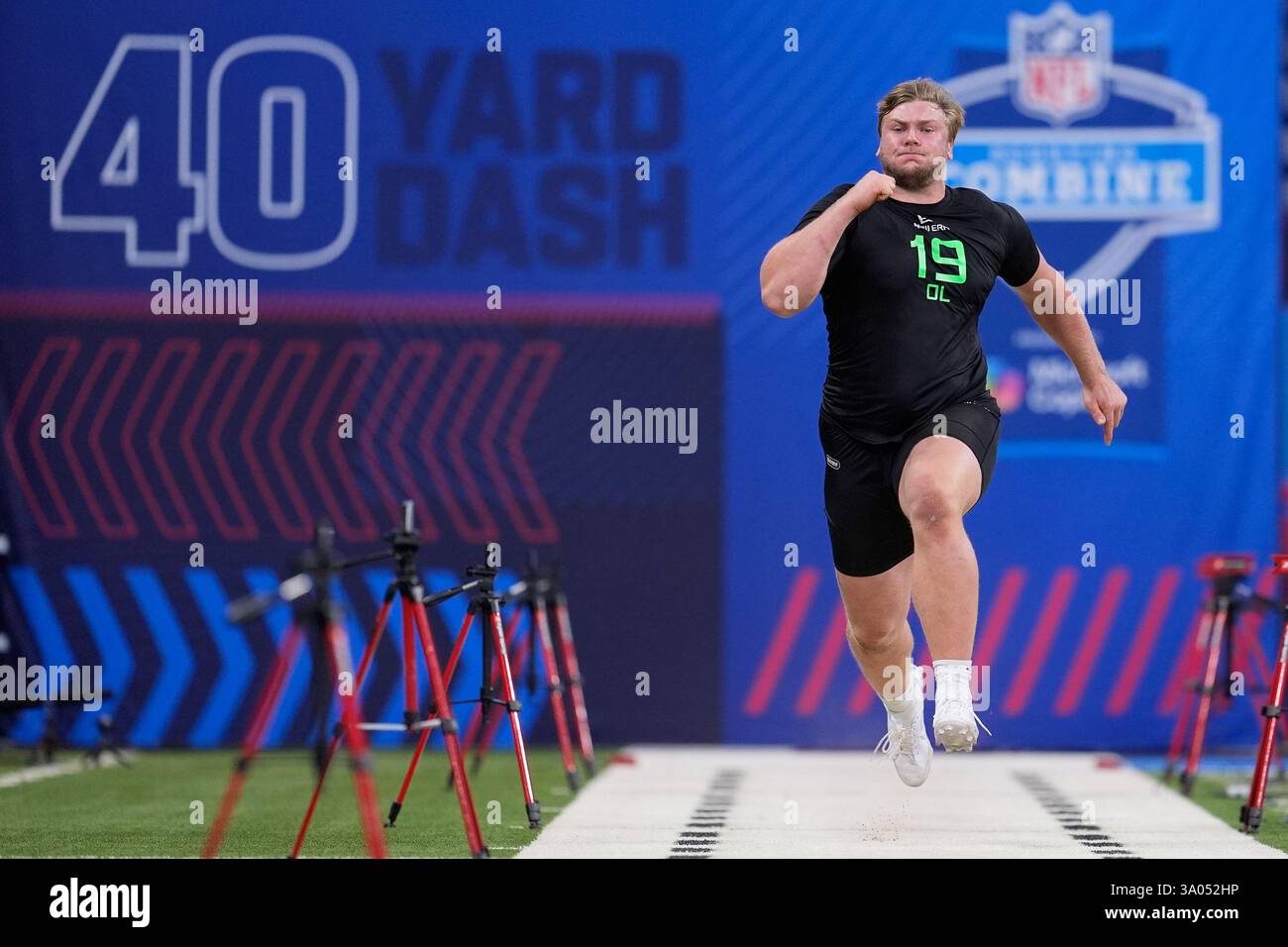 Wisconsin offensive lineman Joe Huber runs the 40-yard dash at the NFL ...