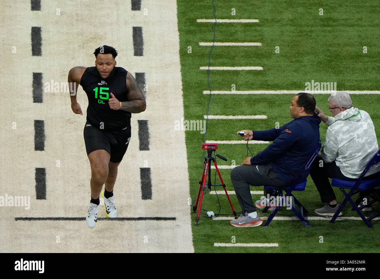 LSU offensive lineman Miles Frazier participates in a drill at the NFL ...