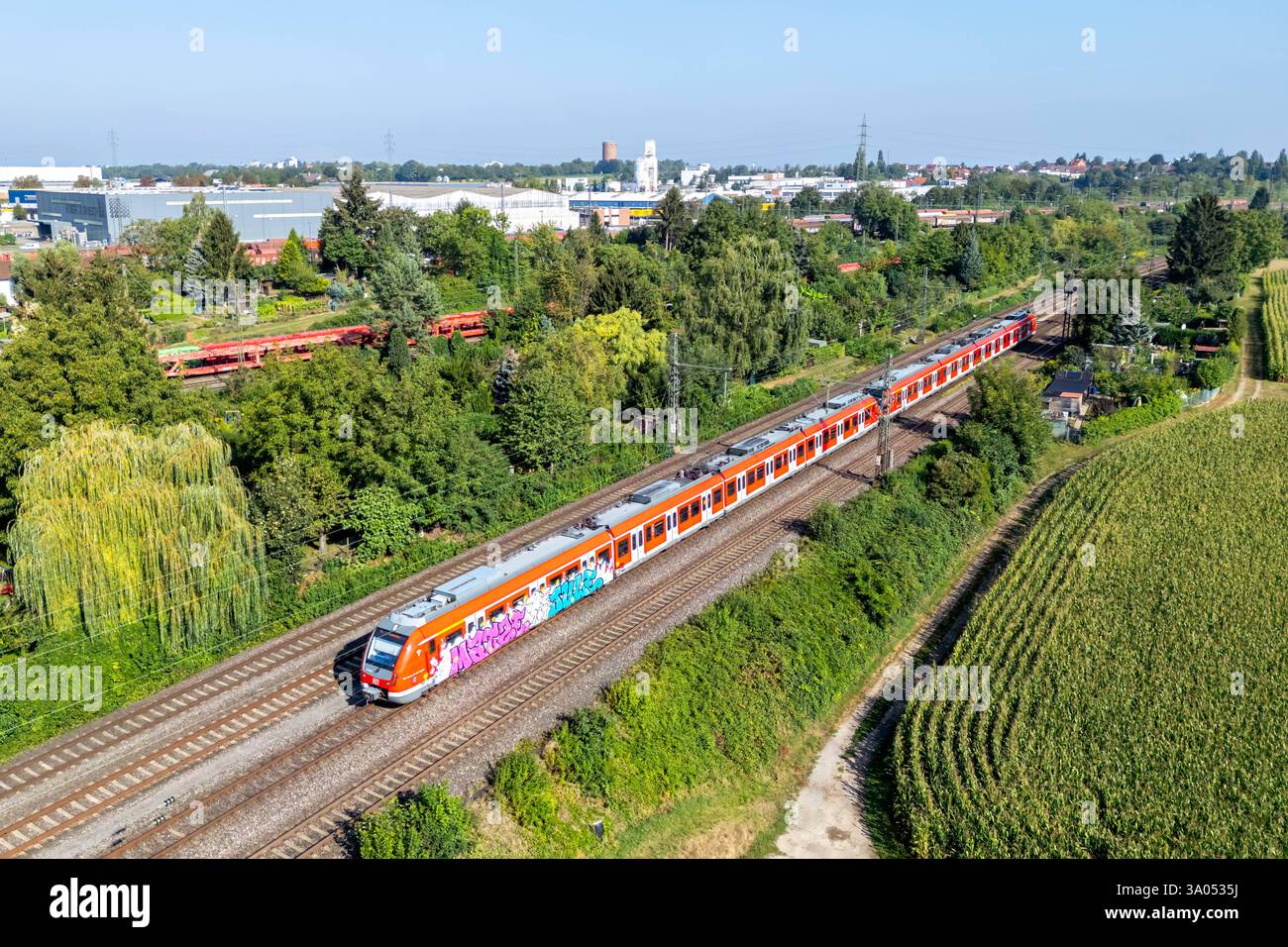 Zug der S-Bahn Stuttgart betrieben von der Deutschen Bahn DB Regio ...