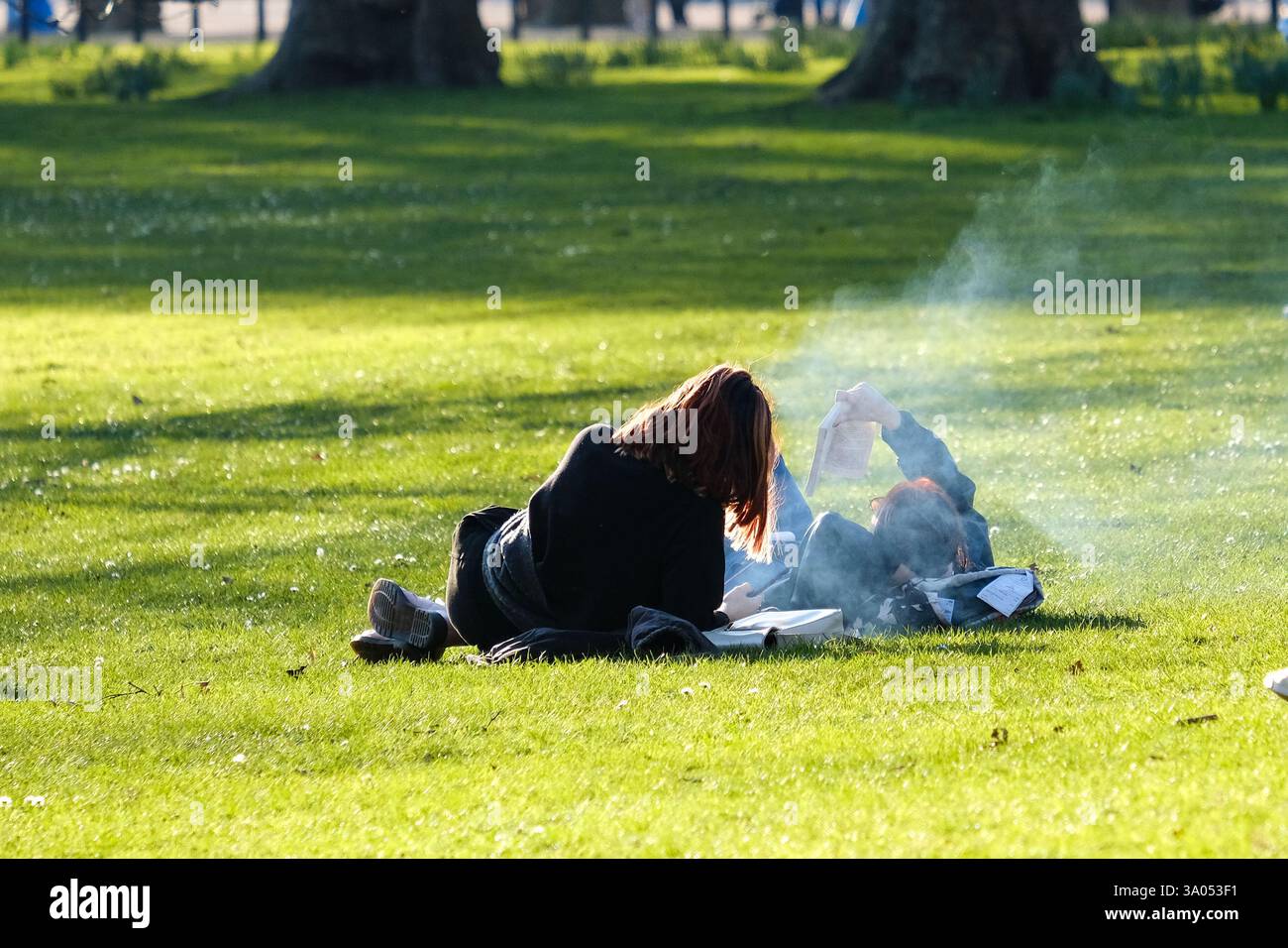 Spring weather uk 2025 hi-res stock photography and images - Alamy