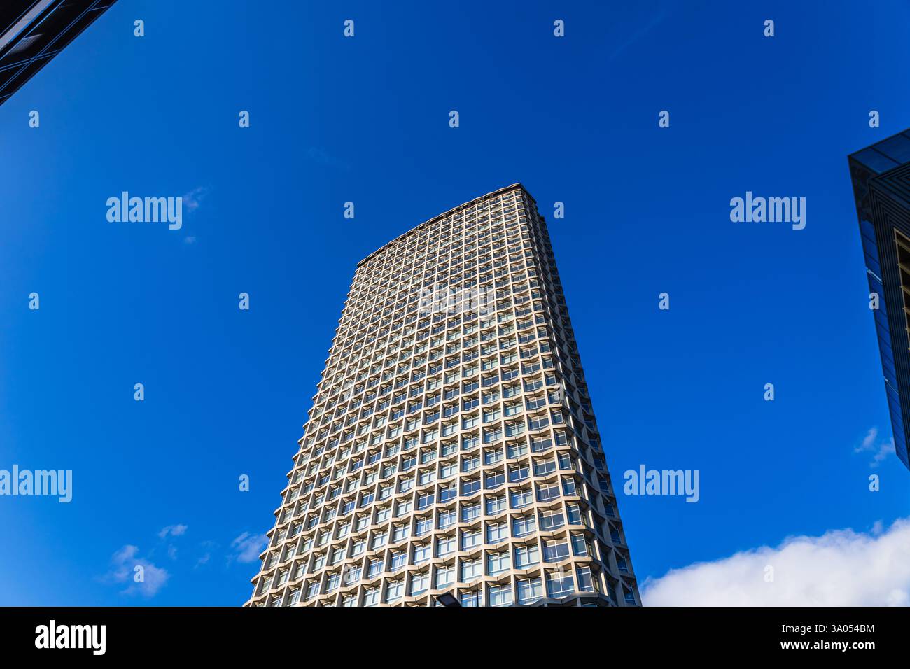 High rise building urban landscape hi-res stock photography and images ...