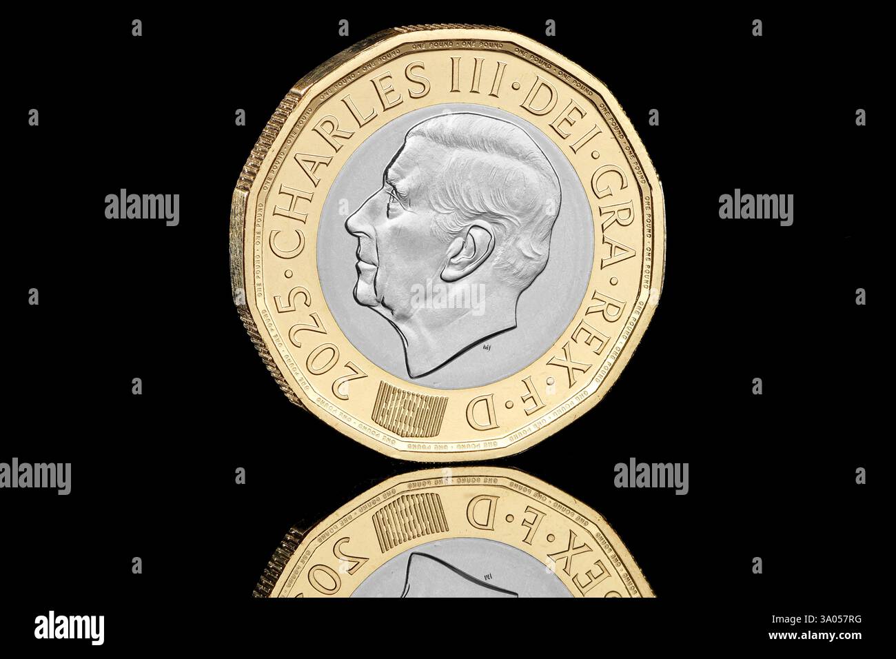 2025 one pound coin hi-res stock photography and images - Alamy