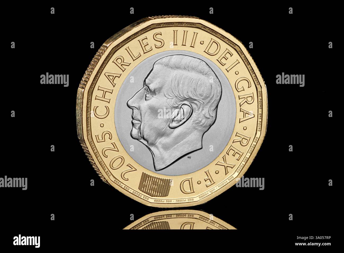 2025 one pound coin hi-res stock photography and images - Alamy